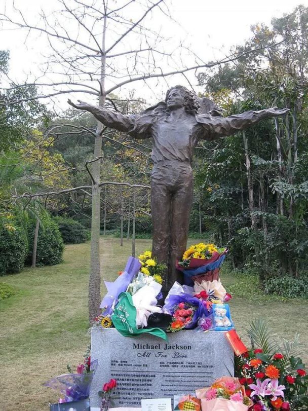 9 Amazing Michael Jackson Statues Around The World - Music Raiser
