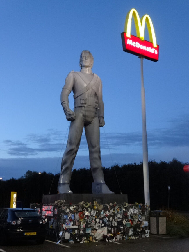 9 Amazing Michael Jackson Statues Around The World - Music Raiser