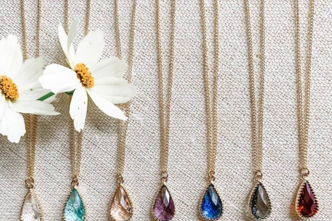 How to Best Match Jewelry to Your Outfit Choice - Music Raiser