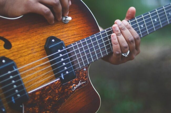 Finding the Best Acoustic Guitar: 5 Characteristics You Should Look For ...